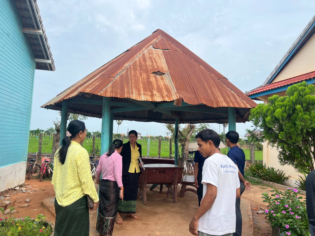 Renovation of a pavillon roof - Kamboo Project