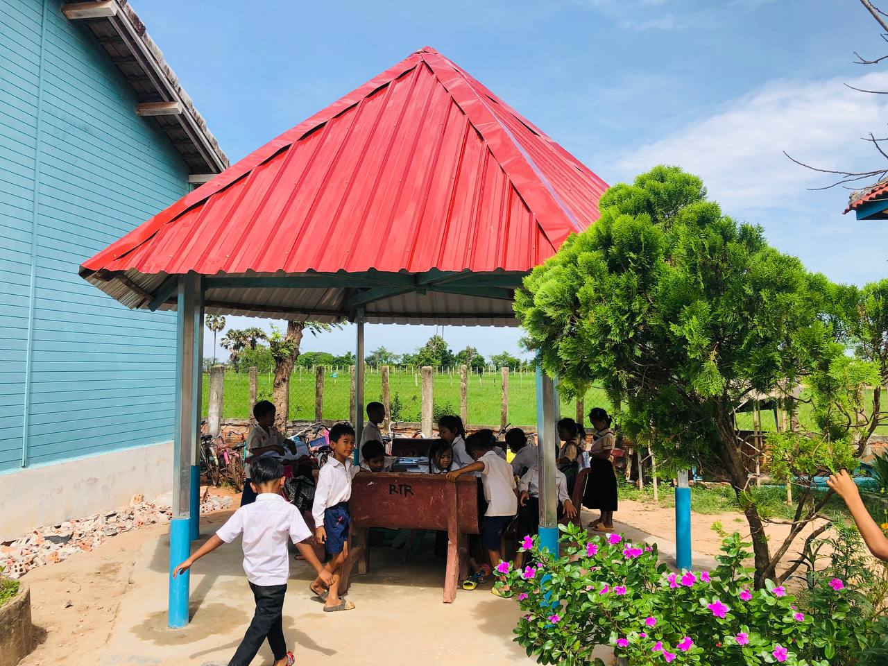 Renovation of a pavillon roof - Kamboo Project